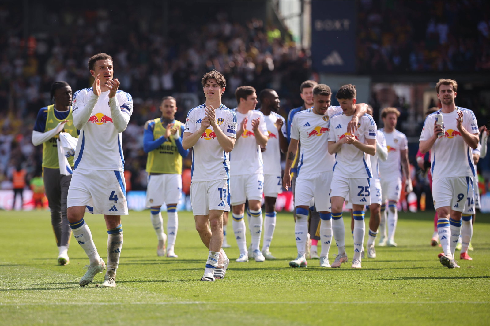 Leeds United find out first summer exit - Player attracting heavy ...