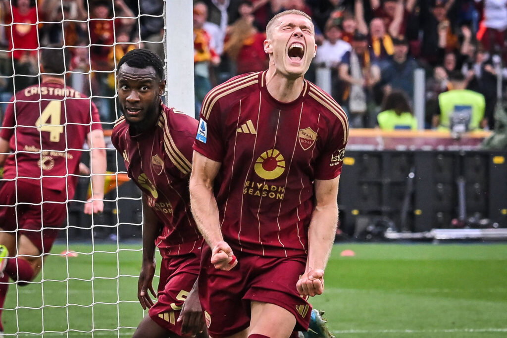 Leeds United close in on £35m striker - Selling club line up replacement