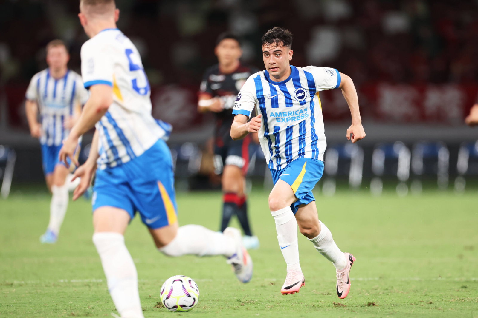 Leeds United prepare shock swoop for Premier League playmaker - player ...