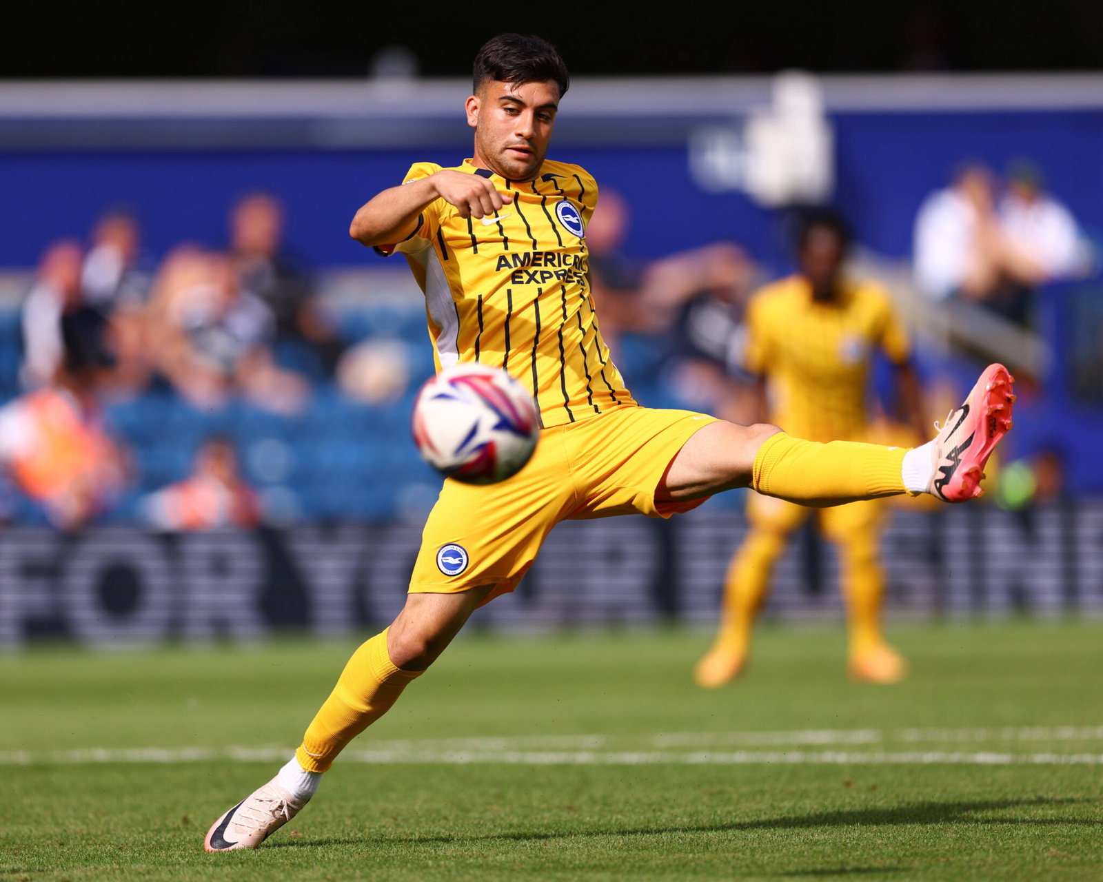 Leeds United prepare shock swoop for Premier League playmaker - player ...