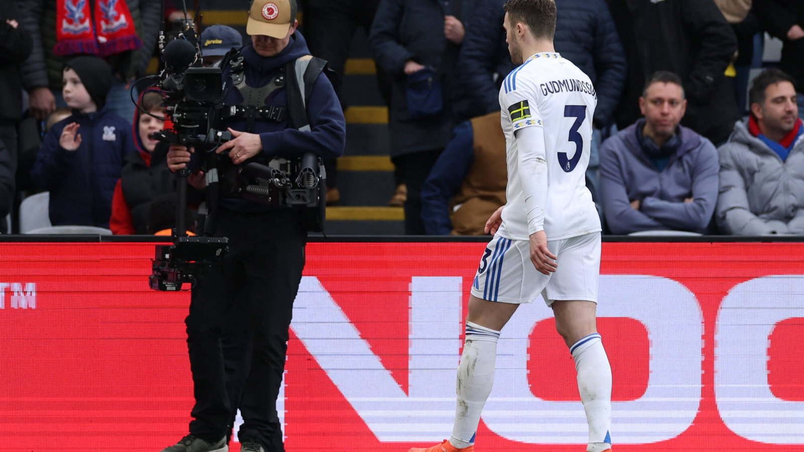 'Completely blanked out...' - Ex-Leeds boss blasts referee after ...