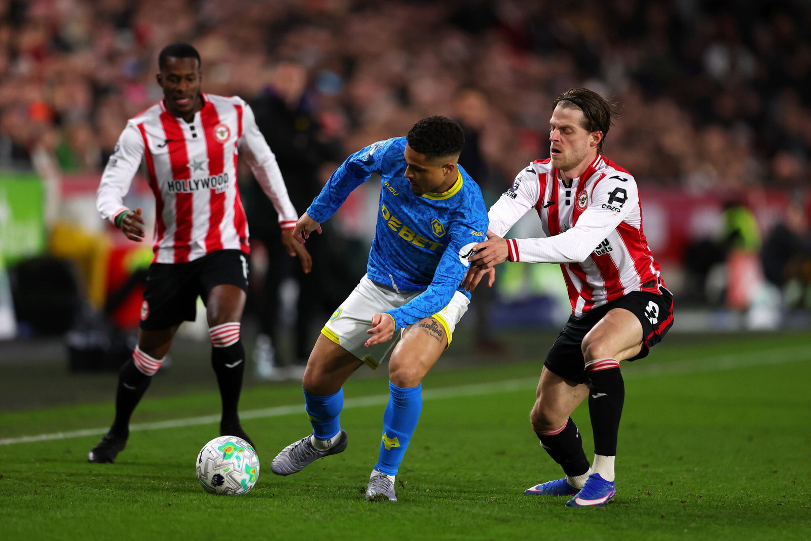Leeds United make ‘direct contact’ for £50m Premier League midfielder