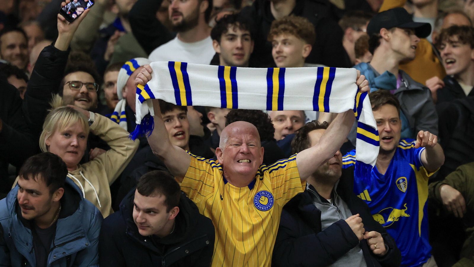 Leeds United player spotted in away end at Old Trafford – and fans are ...