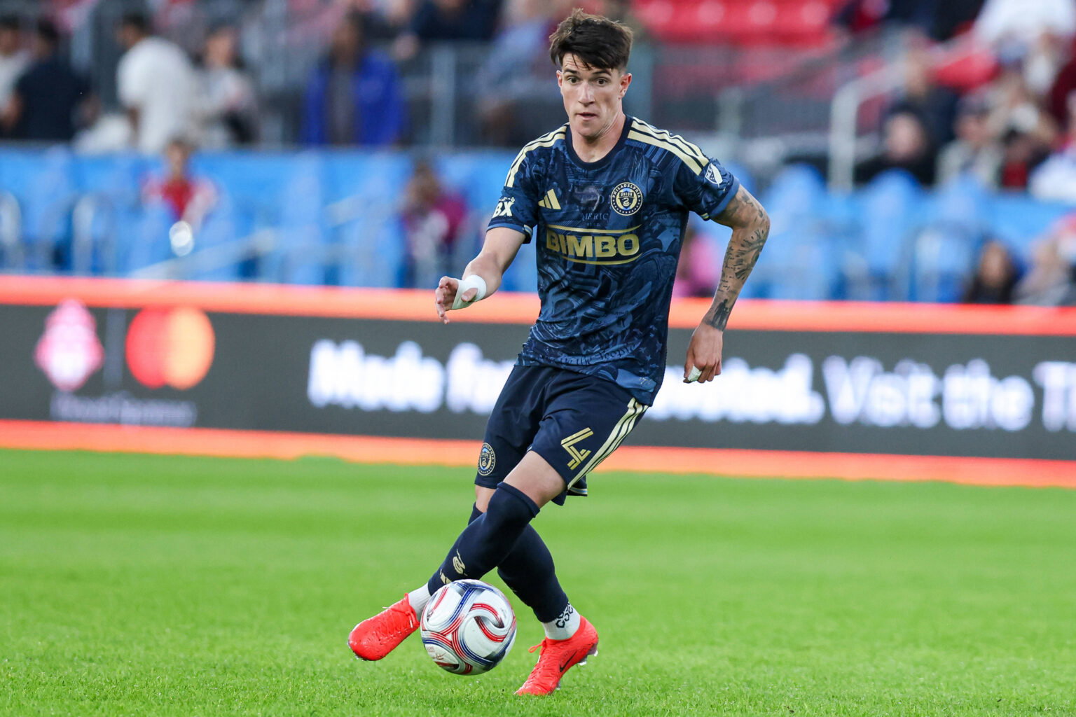 Leeds United move gathers pace as midfielder 'keen on a move to Elland ...