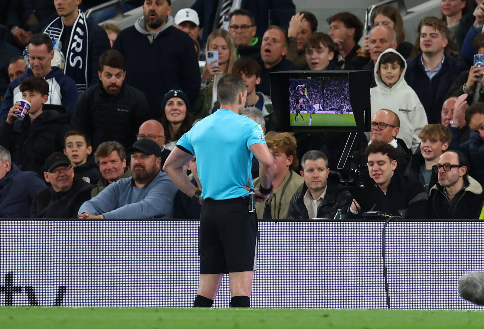 Premier League issue statement on huge Leeds vs Tottenham VAR call