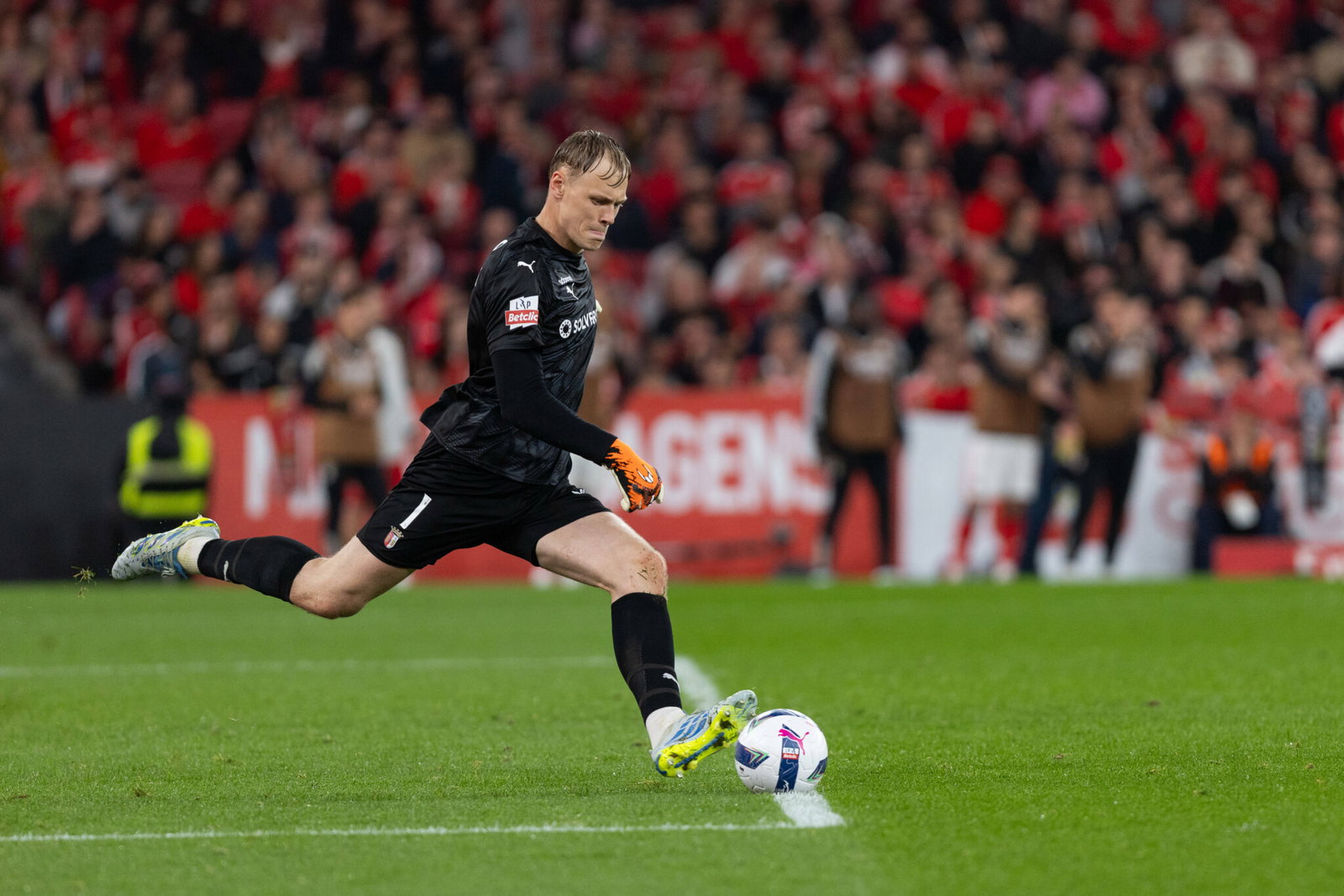 Leeds United eye 23-year-old ‘giant’ after Daniel Farke demands change