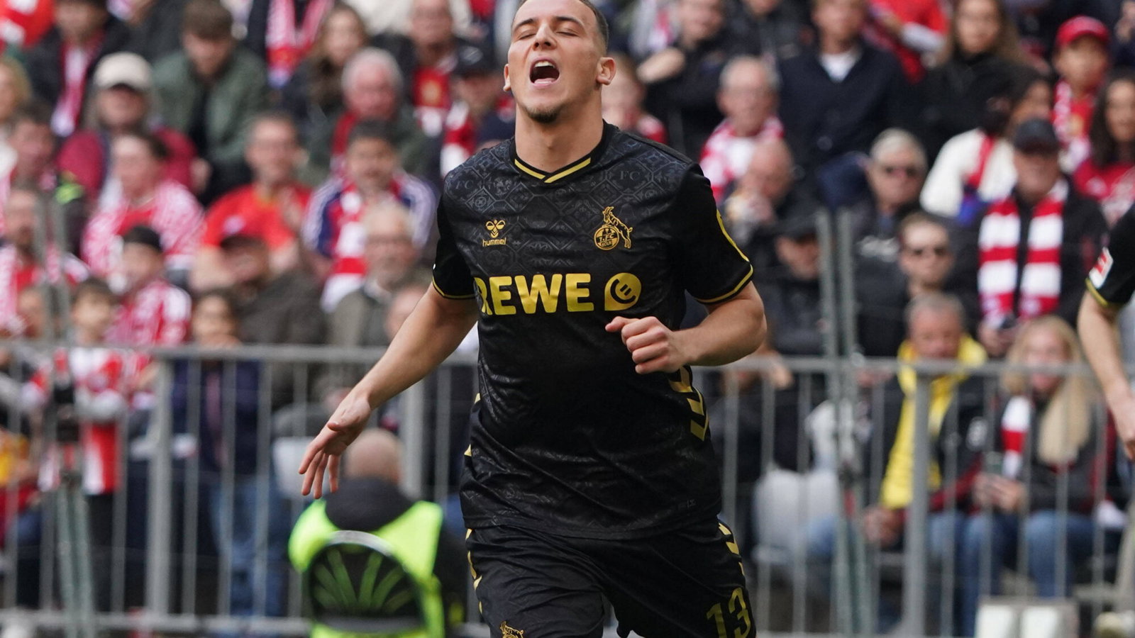 Leeds United eye ambitious move for German speedster despite club ...